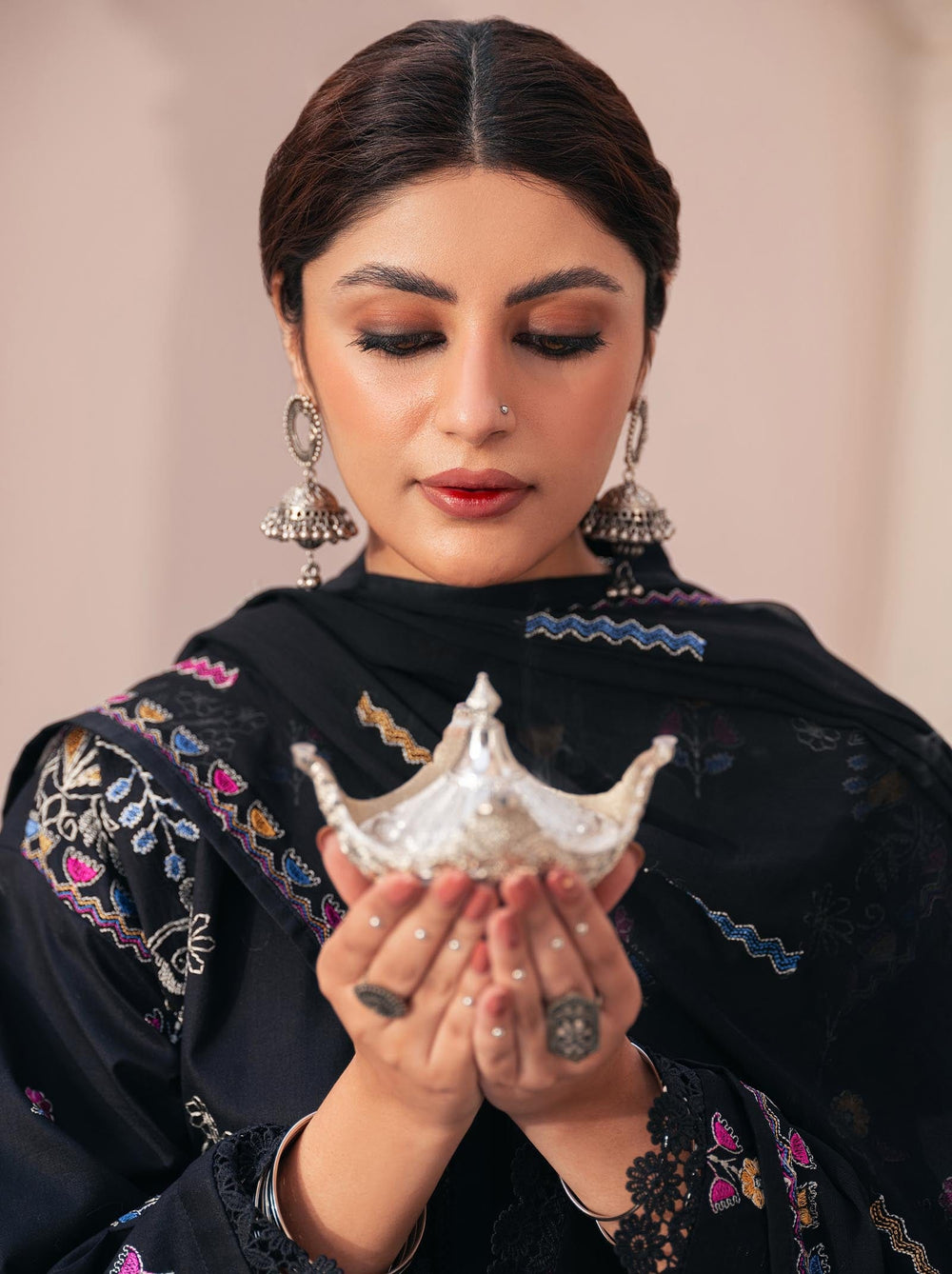 Taana Baana | Luxury Embroidered Fabrics